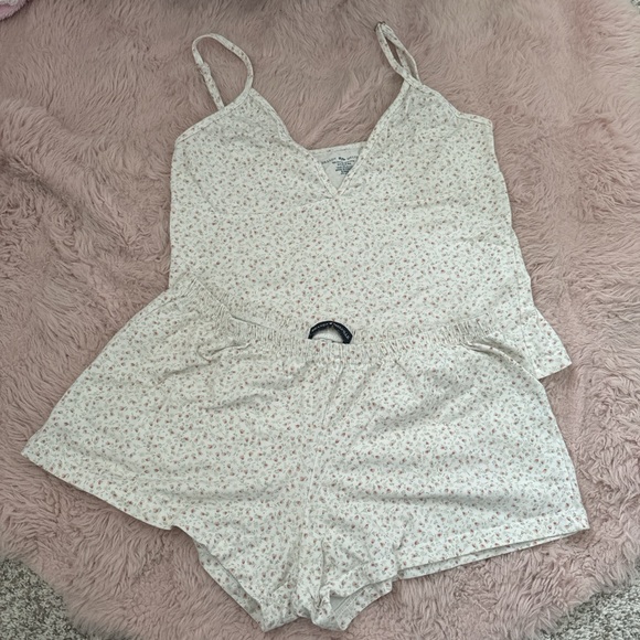 Brandy Melville | Intimates & Sleepwear | Brandy Melville Floral Rare ...